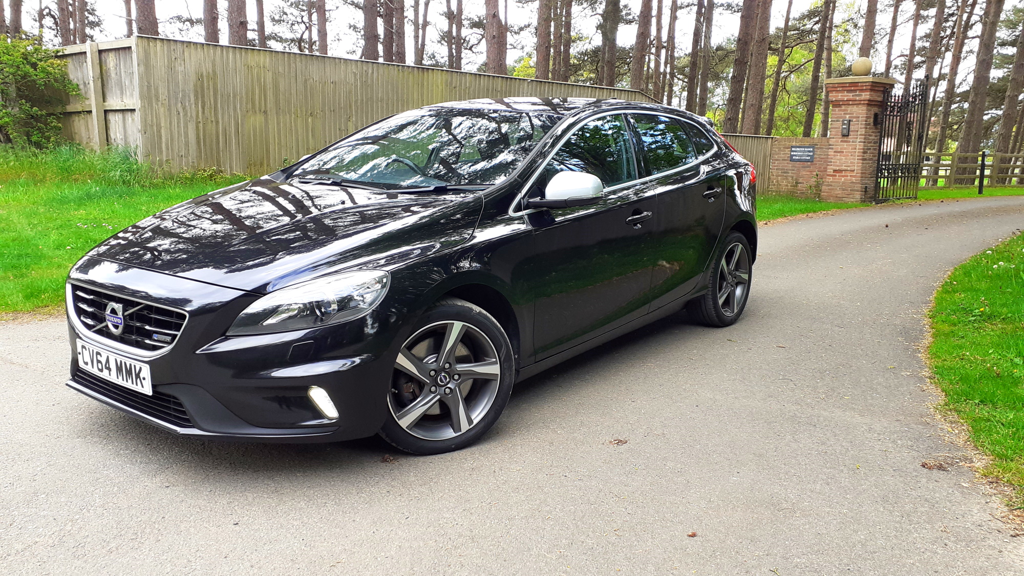 2014-64 Volvo V40 D4 R-Design LUX NAV, Manual – …Woodlands Cars Ltd…